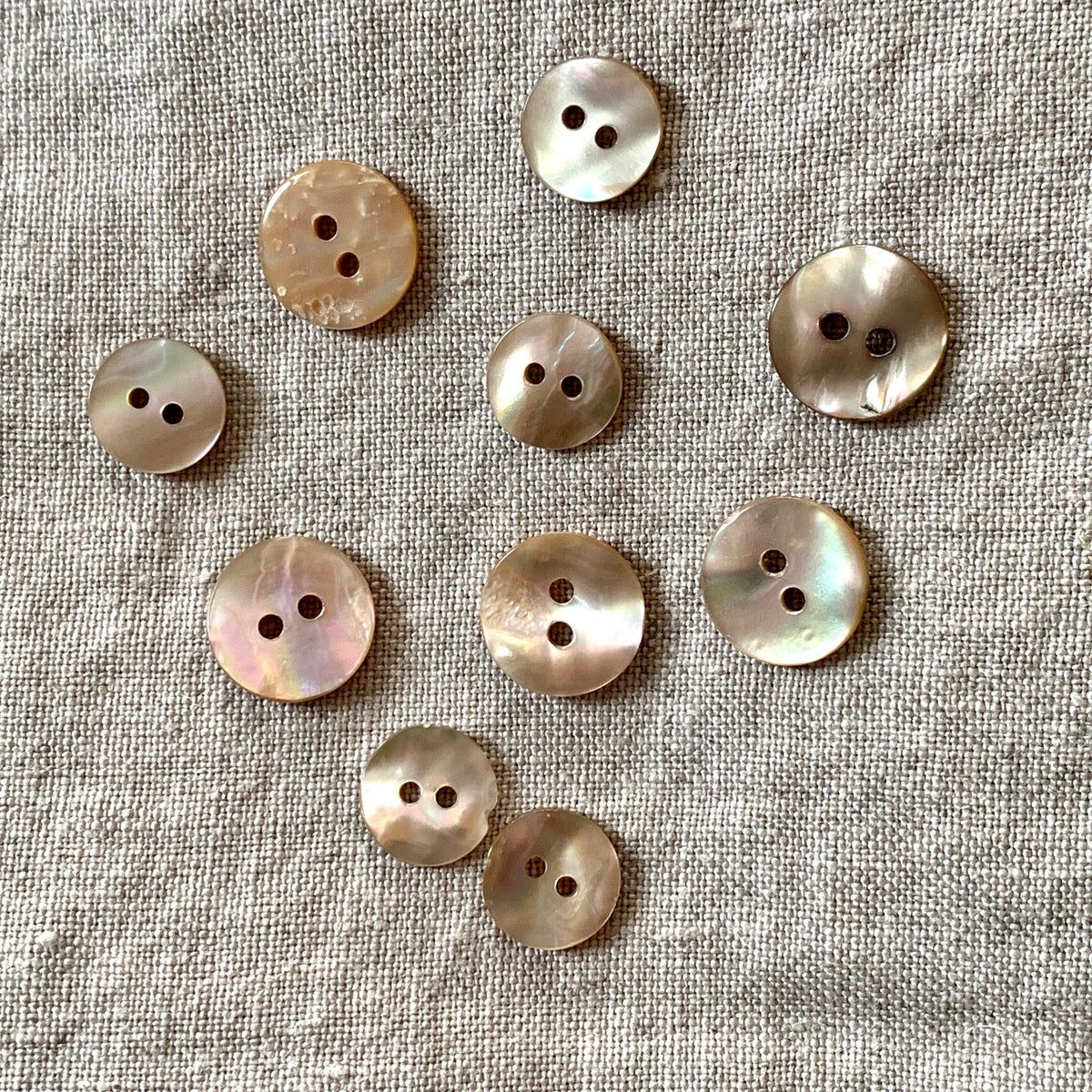 Goldfish Shell Button — Loop Knitting