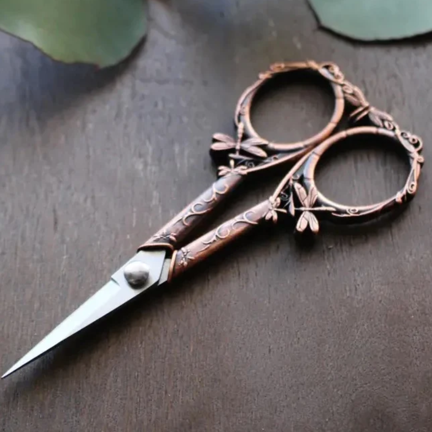 Dragonfly Scissors — Loop Knitting