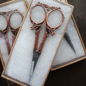 Dragonfly Scissors — Loop Knitting