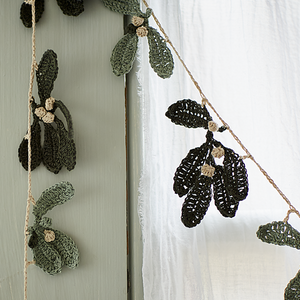 Mistletoe Garland - Free Loop Pattern — Loop Knitting